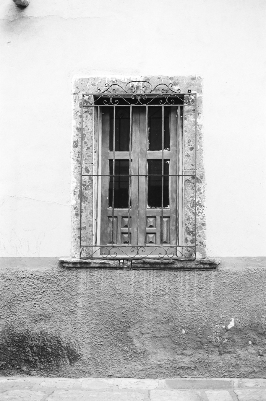 Windows in San Miguel Mexico - Entouriste