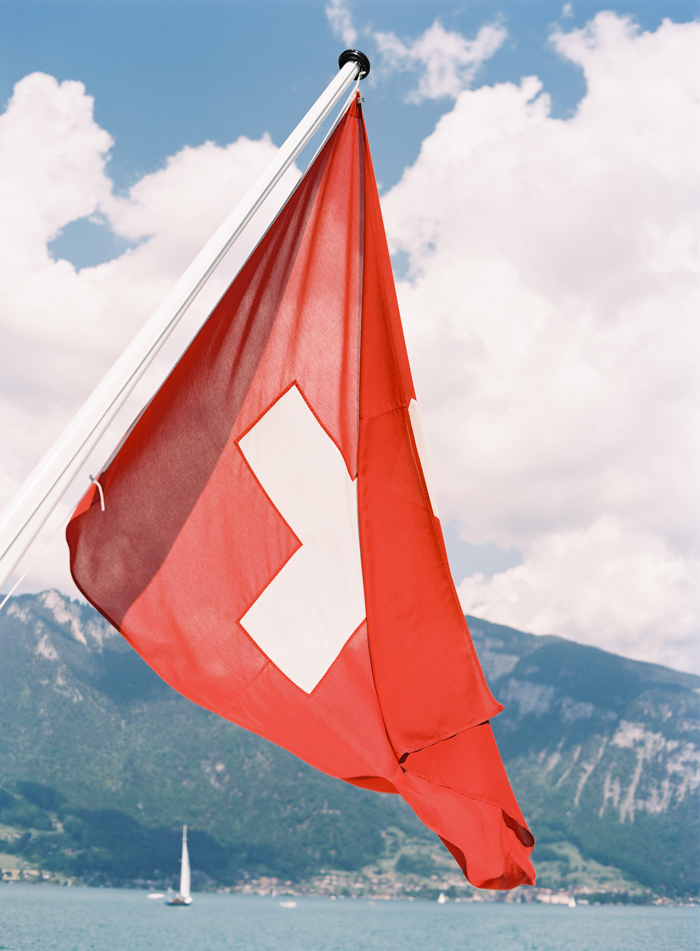 Swiss Flag Interlaken - Entouriste