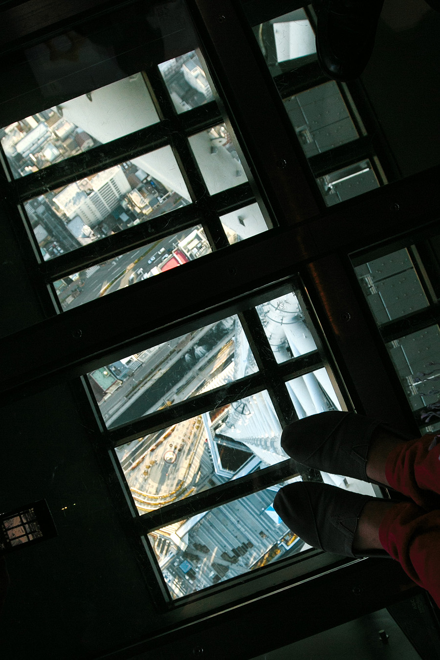 Elevator View of Tokyo - Entouriste