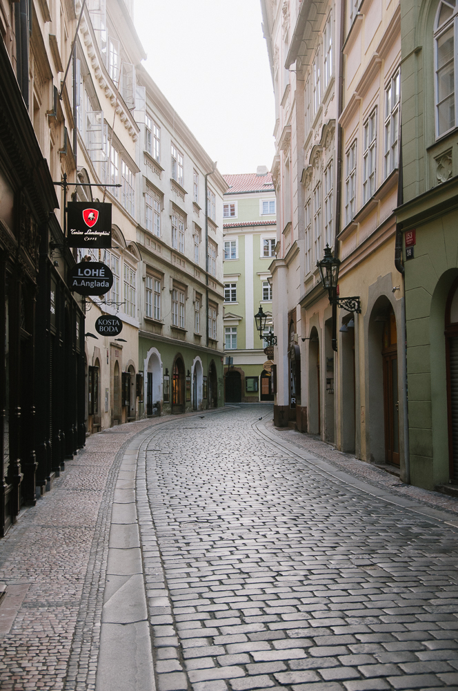 Old Town Cobblestone Streets - Entouriste