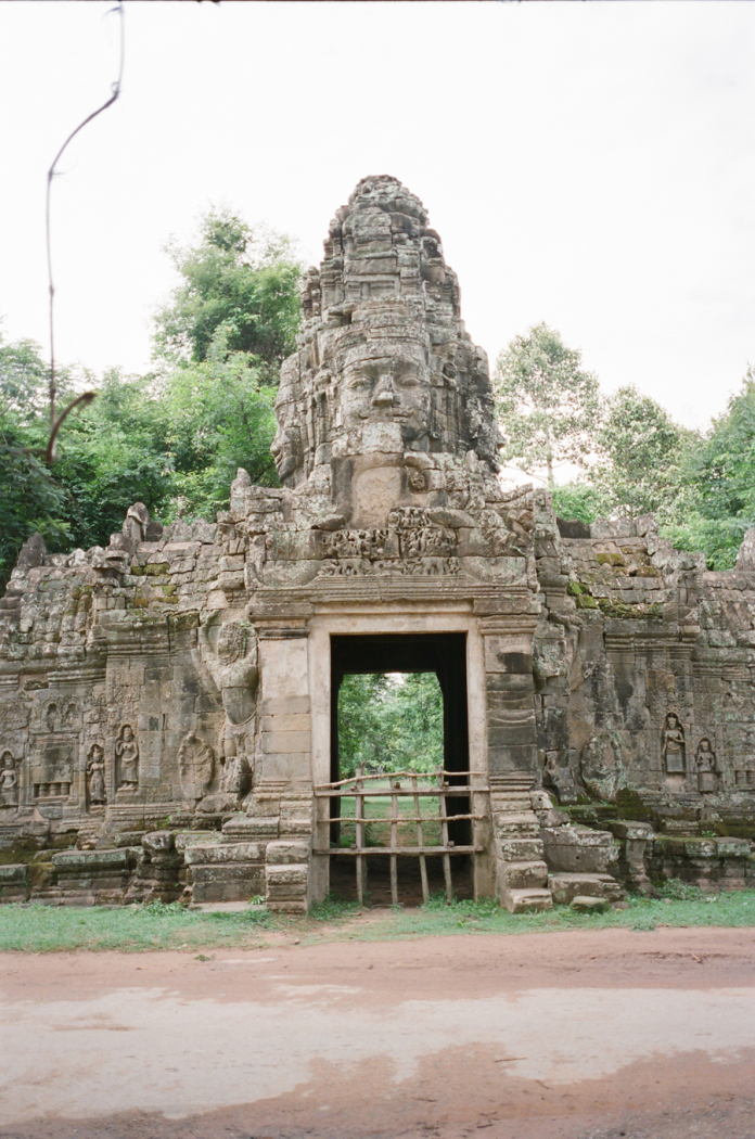 Portrait at Angkor Wat - Entouriste