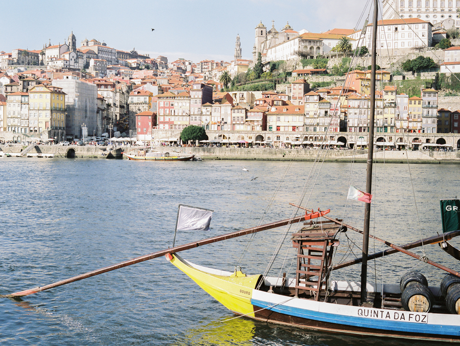 Douro River in Porto Portugal - Entouriste