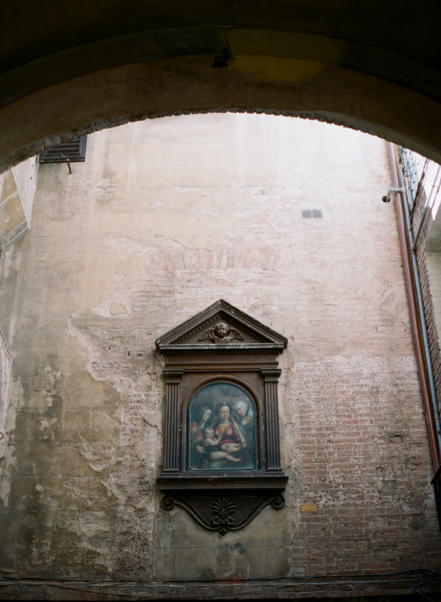 Inside a Brick Church in Siena Italy - Entouriste