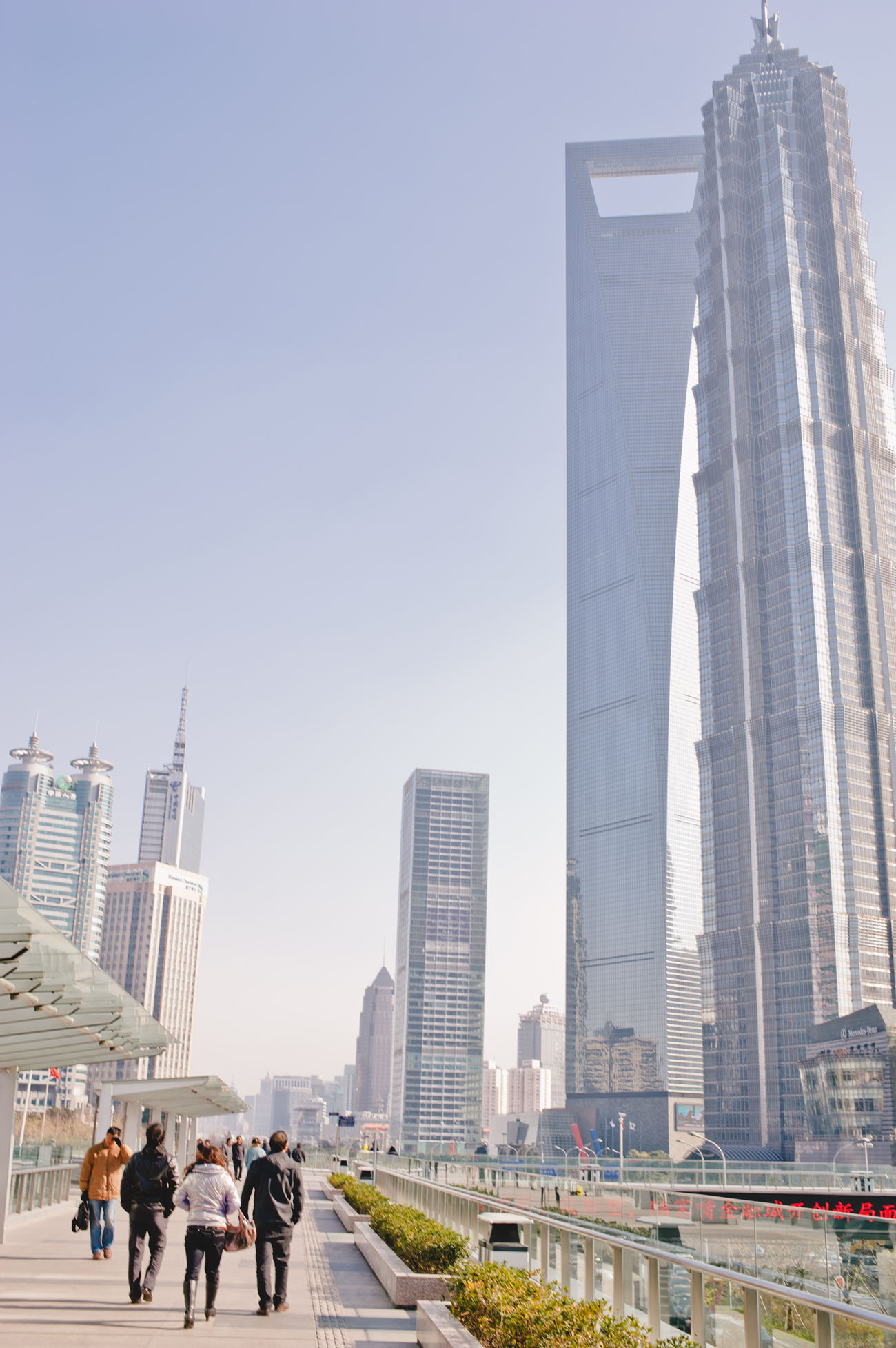 Towering Buildings of Shanghai China - Entouriste