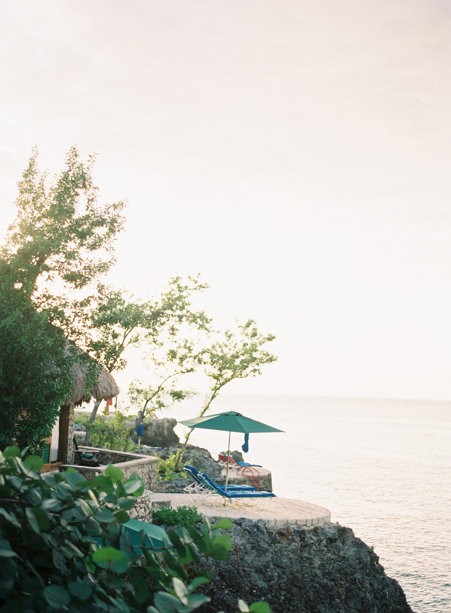 Beachside Relaxing in Jamaica - Entouriste