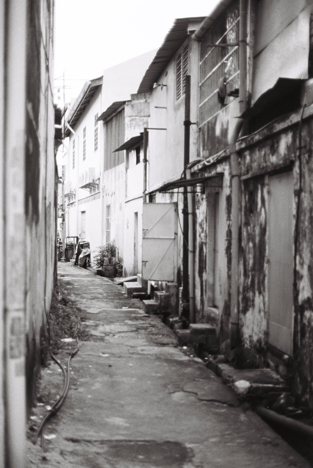 Narrow Alley in Penang Malaysia - Entouriste