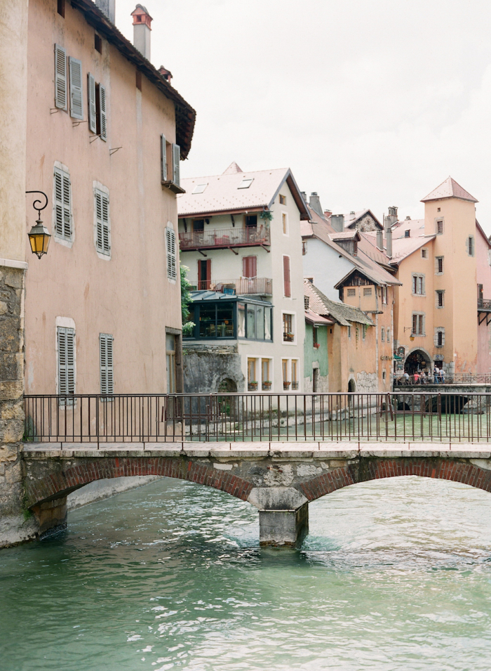 Old Stone Bridge in Annecy France - Entouriste