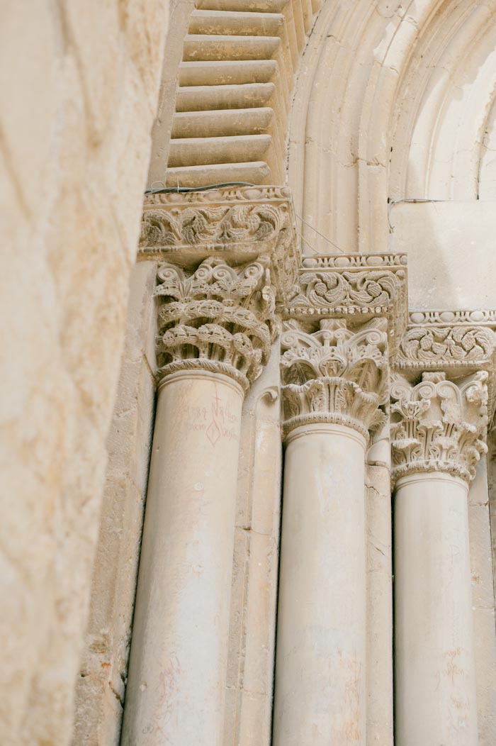 Pillars at the Mosque of Omar in Jerusalem - Entouriste