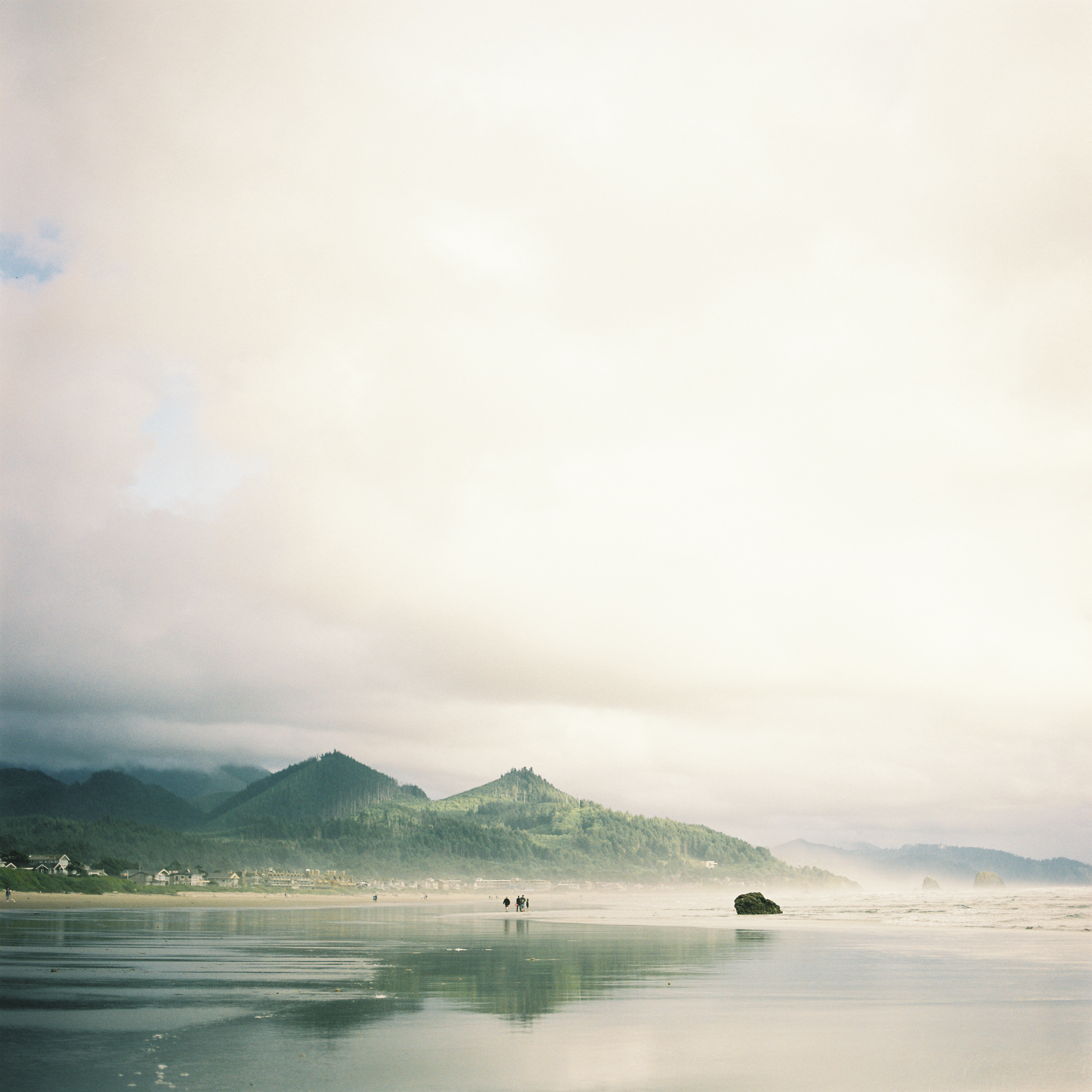 City of Cannon Beach Oregon from the Water - Entouriste
