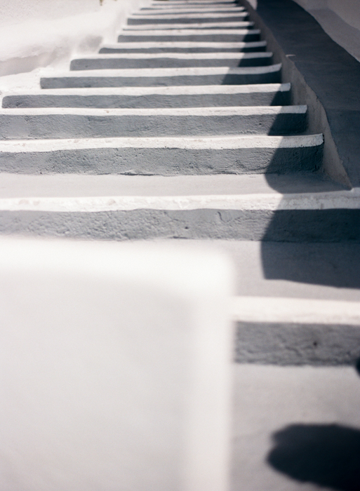 White Steps in Santorini - Entouriste