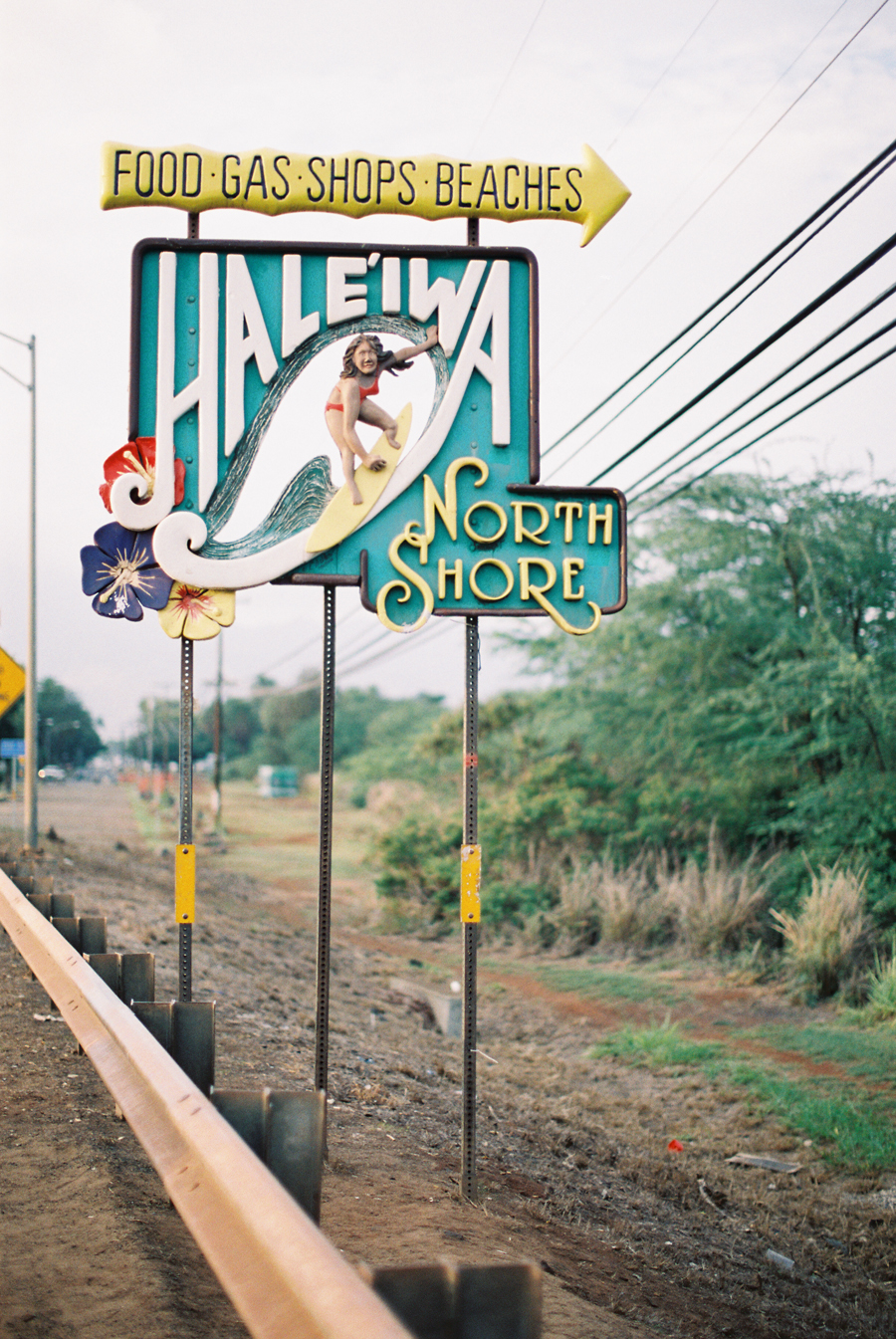 Haleiwa Road Sign on the North Shore of Hawaii - Entouriste