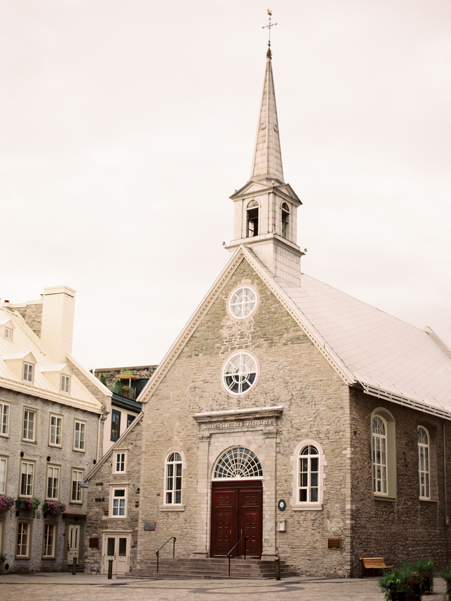 Notre Dame Church in Quebec City - Entouriste