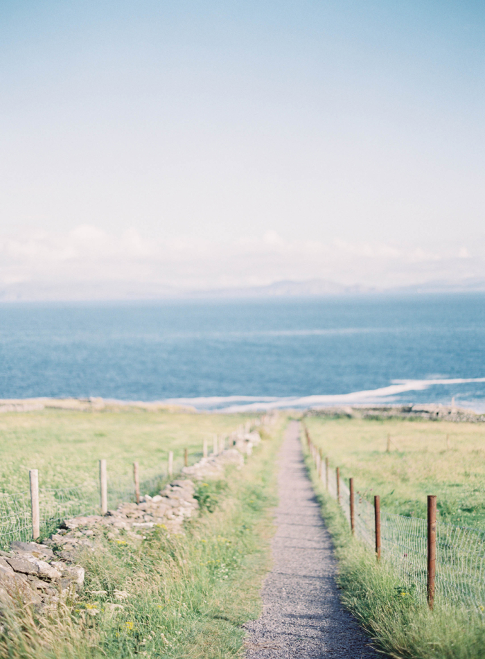 Path to the Sea in Ireland - Entouriste