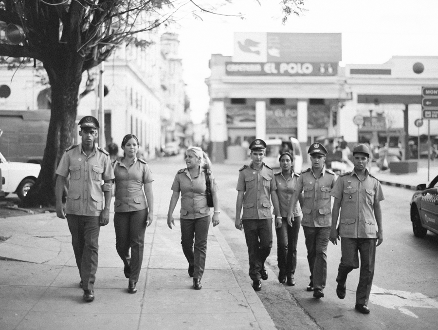 Policemen Walking the Streets of Cuba - Entouriste
