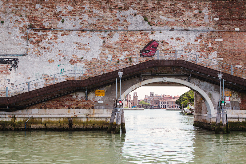 Stone Bridge in Venice Italy - Entouriste