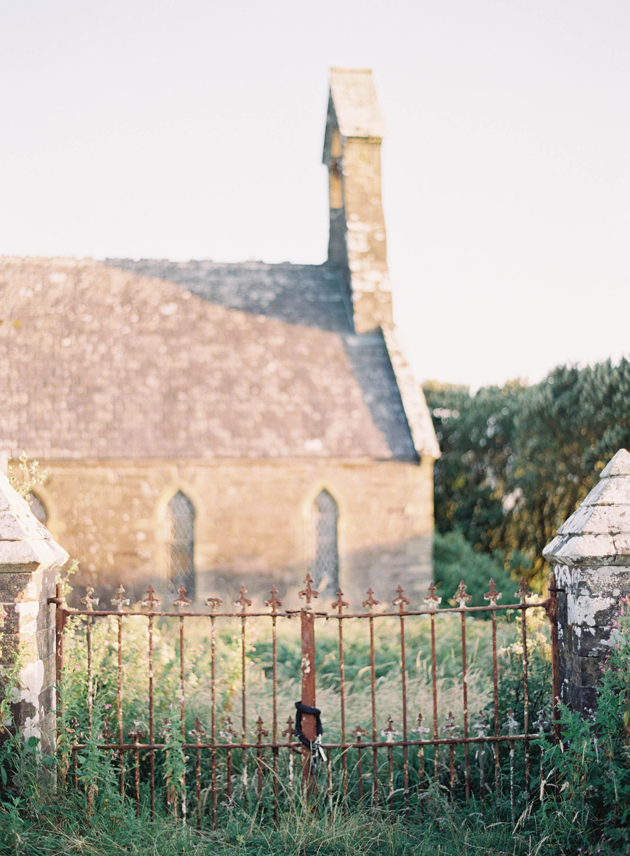 Stone Kilmalkedar Church in Dingle Ireland - Entouriste