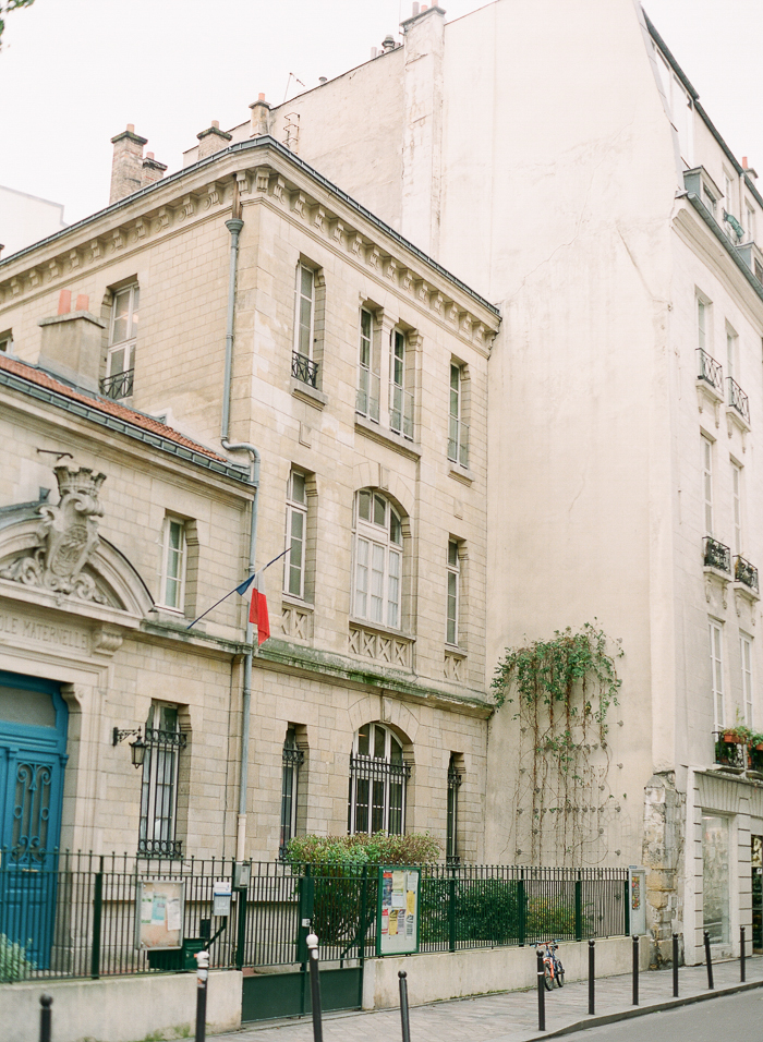 Stone Buildings in Paris France - Entouriste