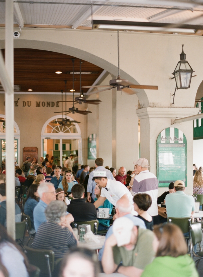 Dining at Cafe du Monde in New Orleans - Entouriste